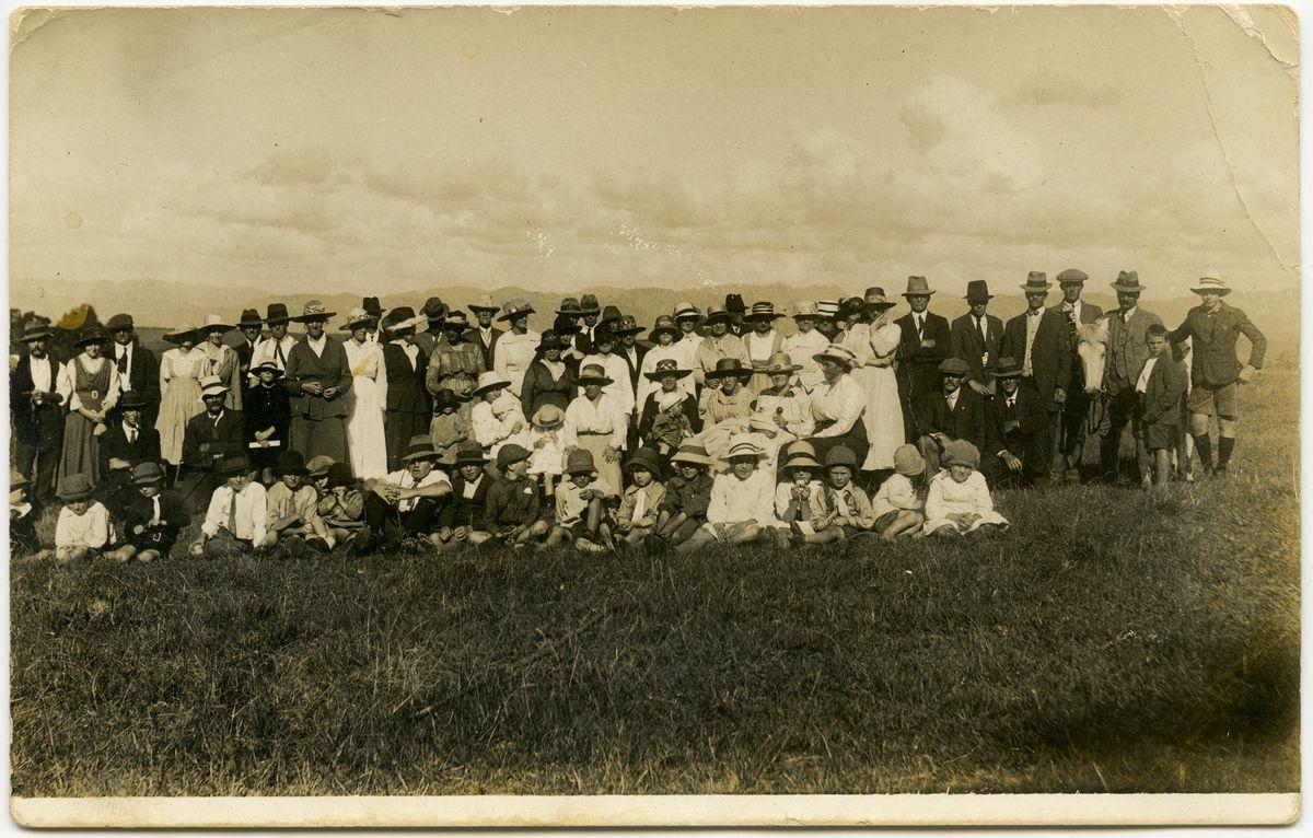 Group Portrait, Large Group, Paerata Ridge - Whakatāne Museum ...