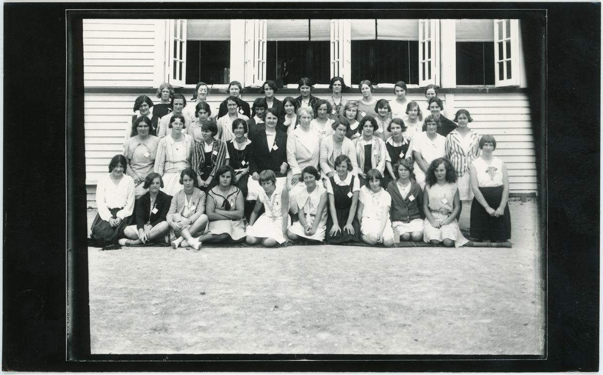 Group Portrait, Methodist Bible Class, Kopeopeo - Whakatāne Museum ...