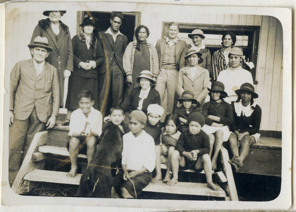 View, Residents, Ōmaio - Whakatāne Museum Collections & Research